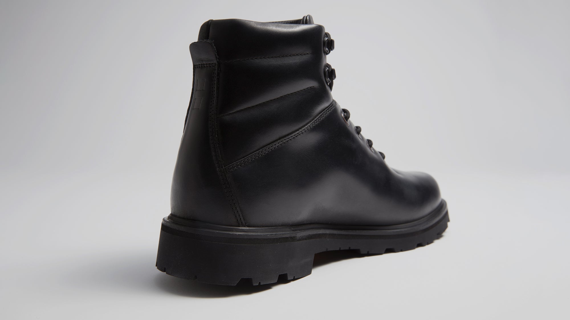 UBR: Technology + Tailoring | Elegant Outerwear for Men and Women – ubr.no